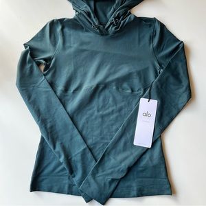 ALO Yoga | Tops | Nwt Alo Alosoft Hooded Runner Long Sleeve Midnight ...
